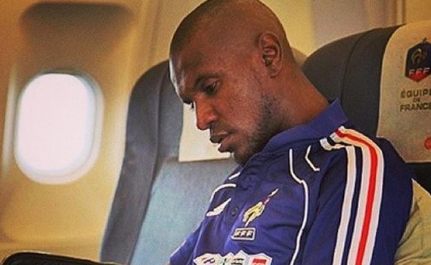 Eric Abidal recuerda su cáncer en un emotivo documental | El Norte de ...