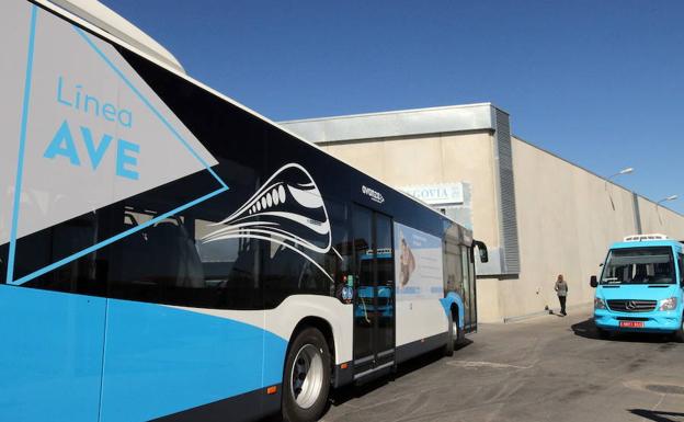 El difícil encaje del bus urbano con los horarios de trenes Ave en una ...