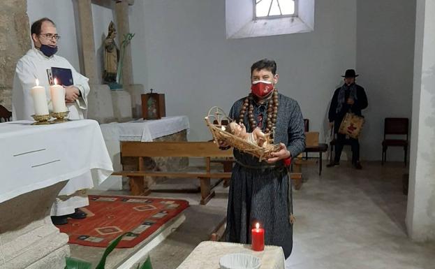 El Perrero celebra la vida por las calles de Nava de Francia | El Norte ...