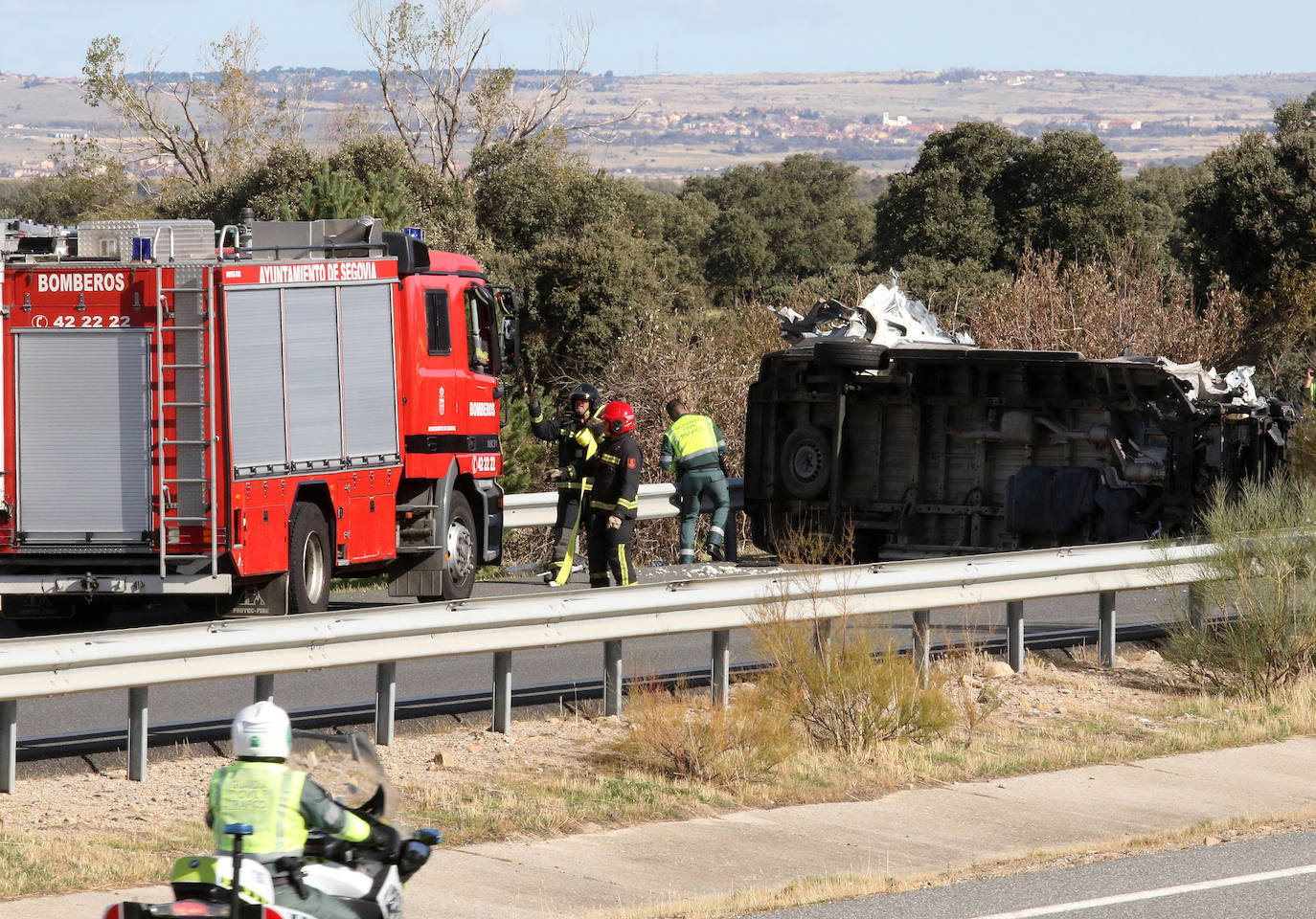 Fotos: Accidente entre un camión y una furgoneta en la AP-61 | El Norte ...