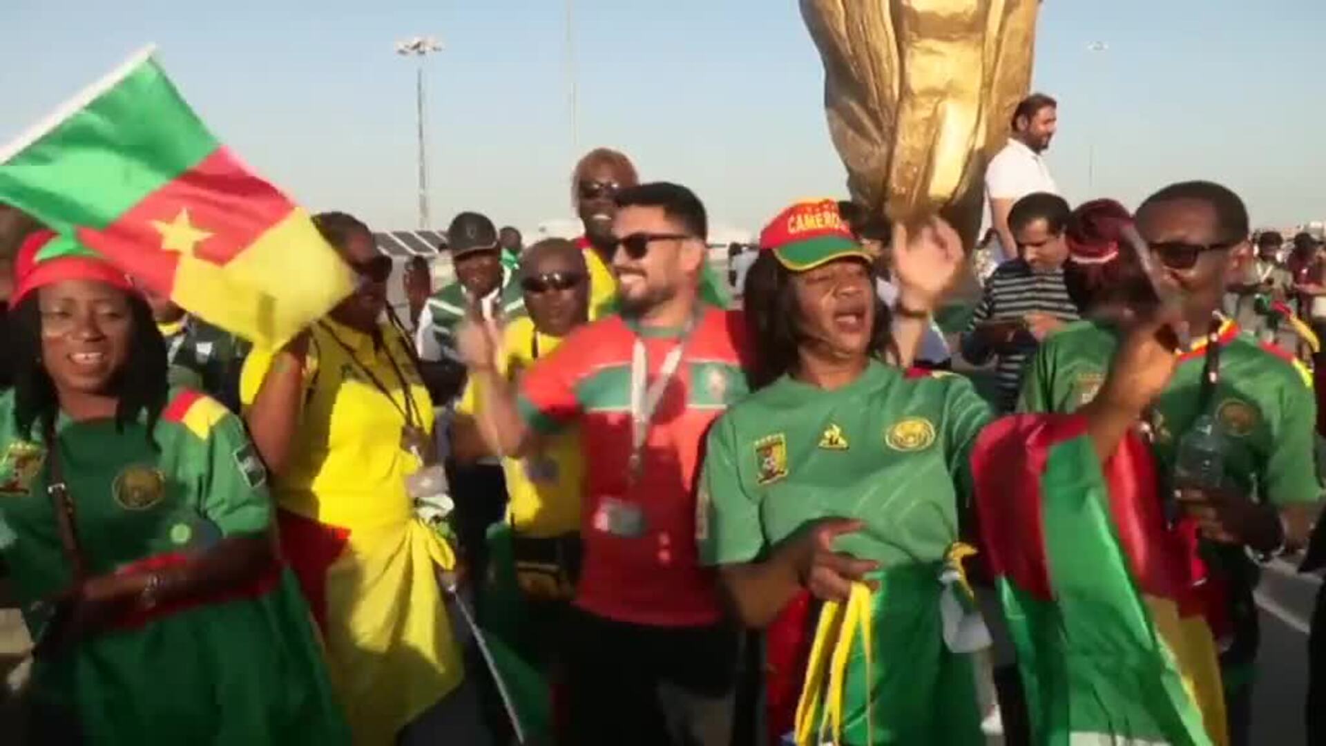 Camerún celebra su empate ante Serbia como si fuera una victoria | El ...